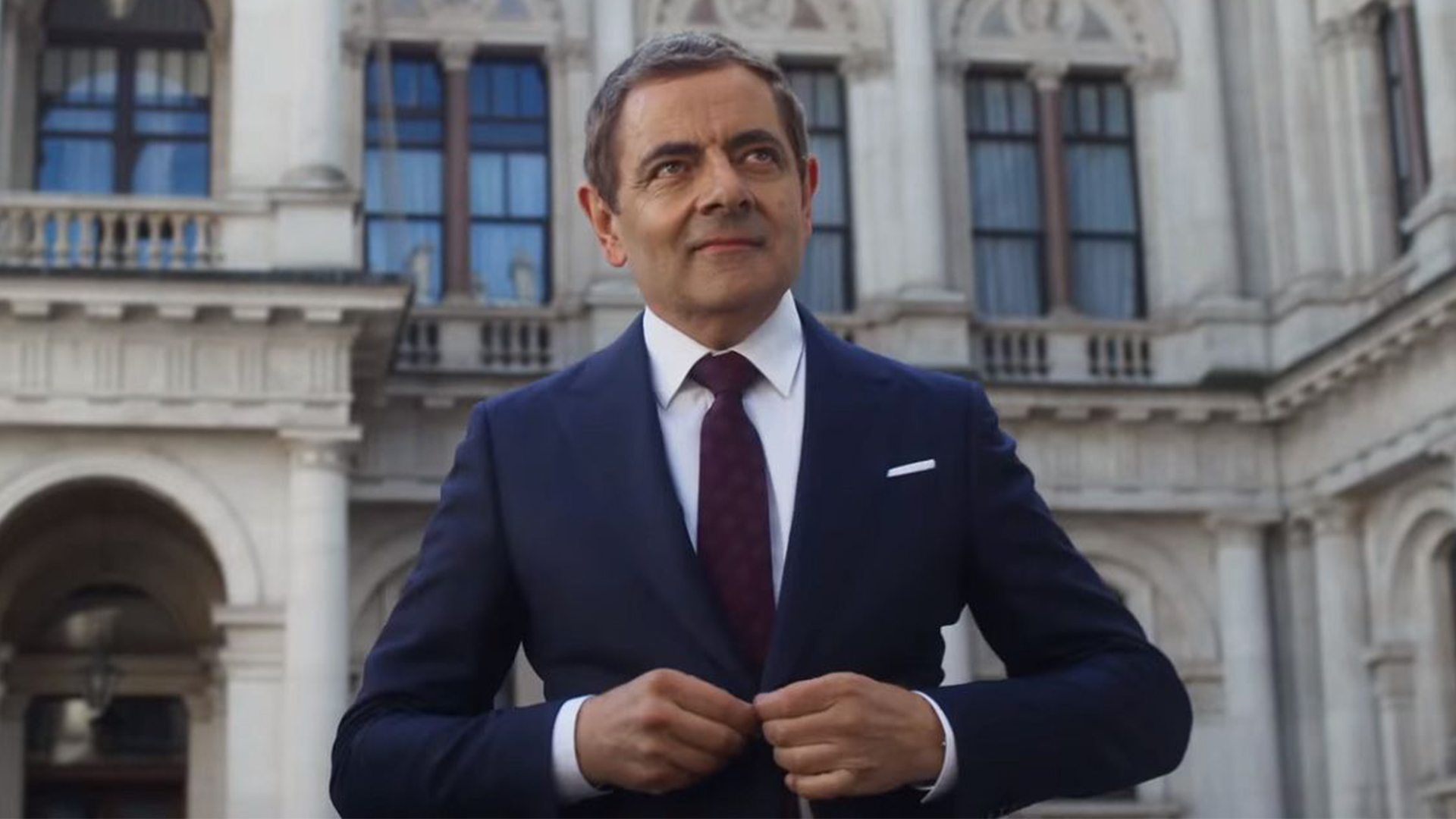 Mr. Bean alias Rowan Atkinson je späť s prvým trailerom na film Johnny ...