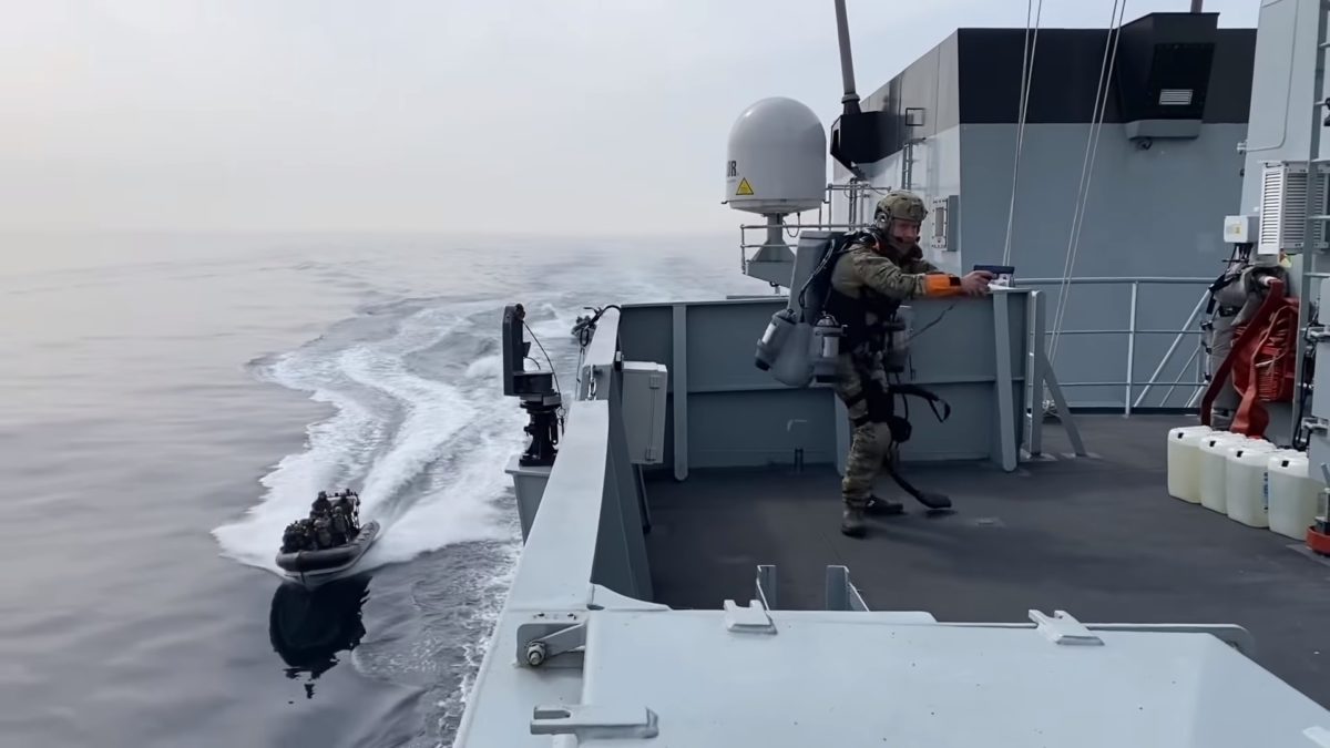 Geniálne VIDEO: Britská armáda testuje nový jetpack, námorníci sa na ...